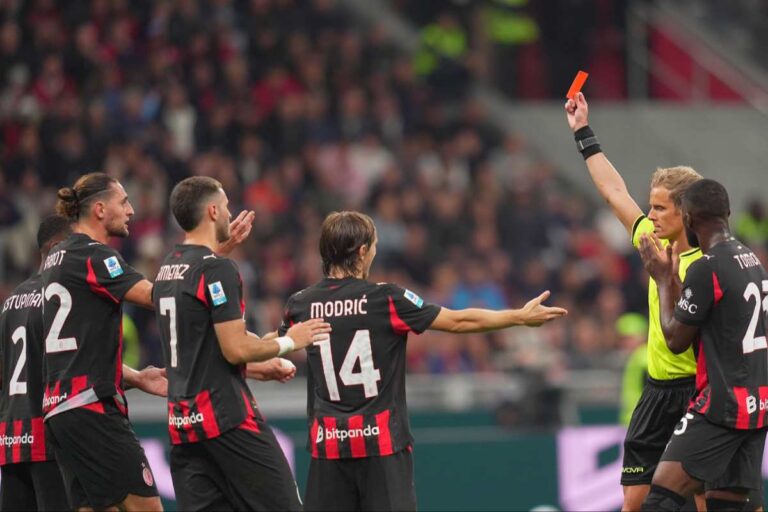Milan, arriva la decisione su Estupinan: ecco quante partite salterà